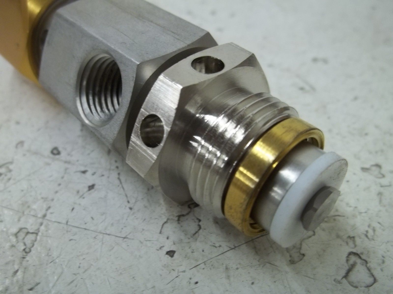 ITW CCV-403-SS COLOR CHANGE VALVE *ORIGINAL PACKAGE*